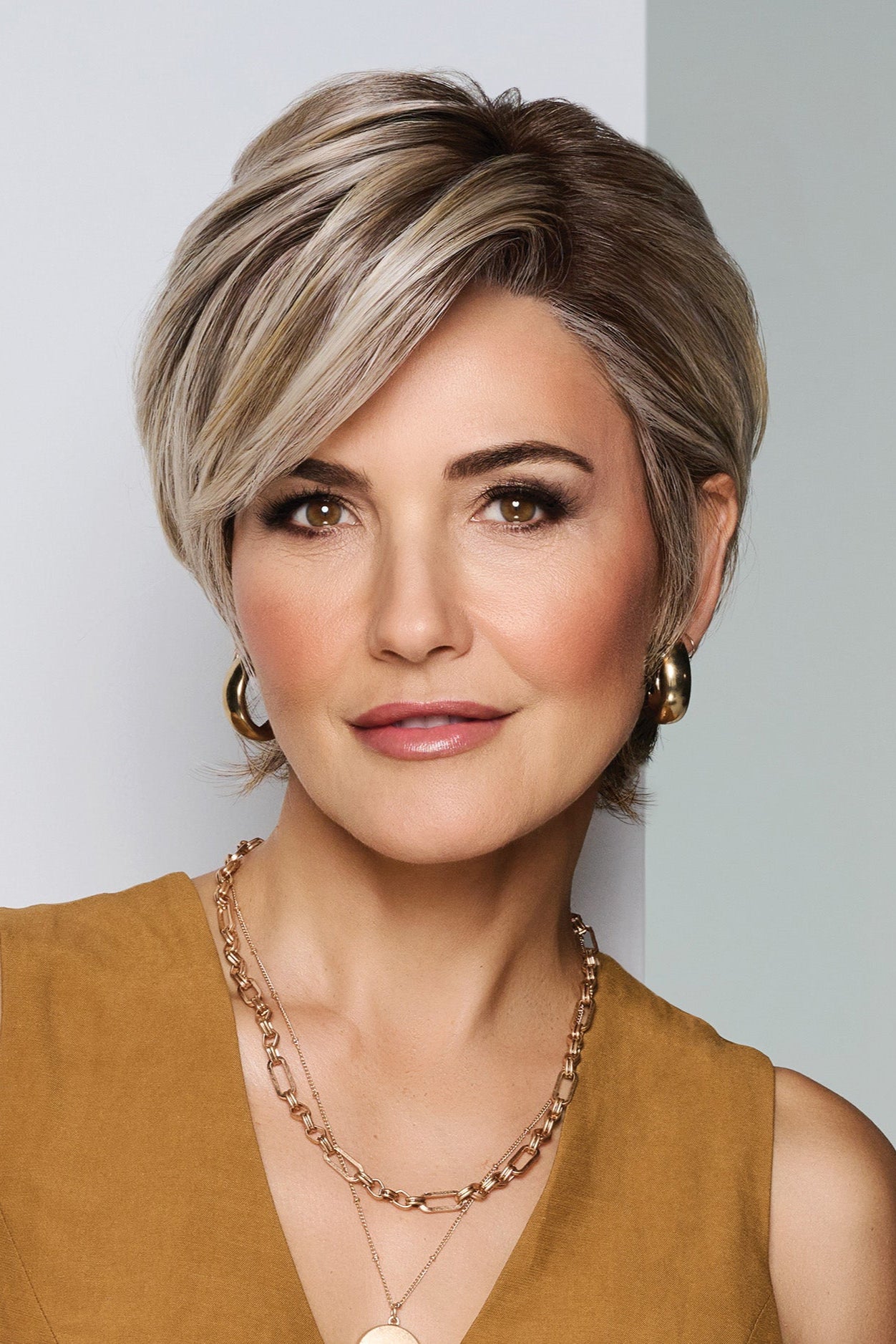 Posh Premiere Heat Friendly Synthetic Wig by Raquel Welch – CHIQUEL Canada